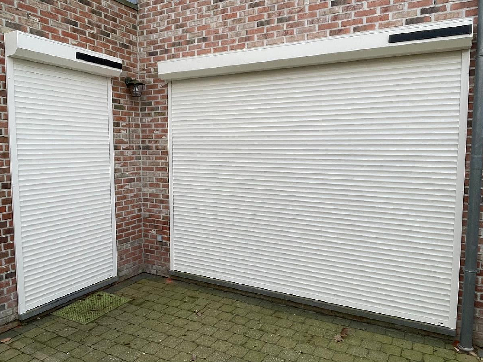 Voorzetrolluiken V030 aluminium met Imove zonnepaneel - Stabroek › | Top zonwering - Dekeyser nr ...